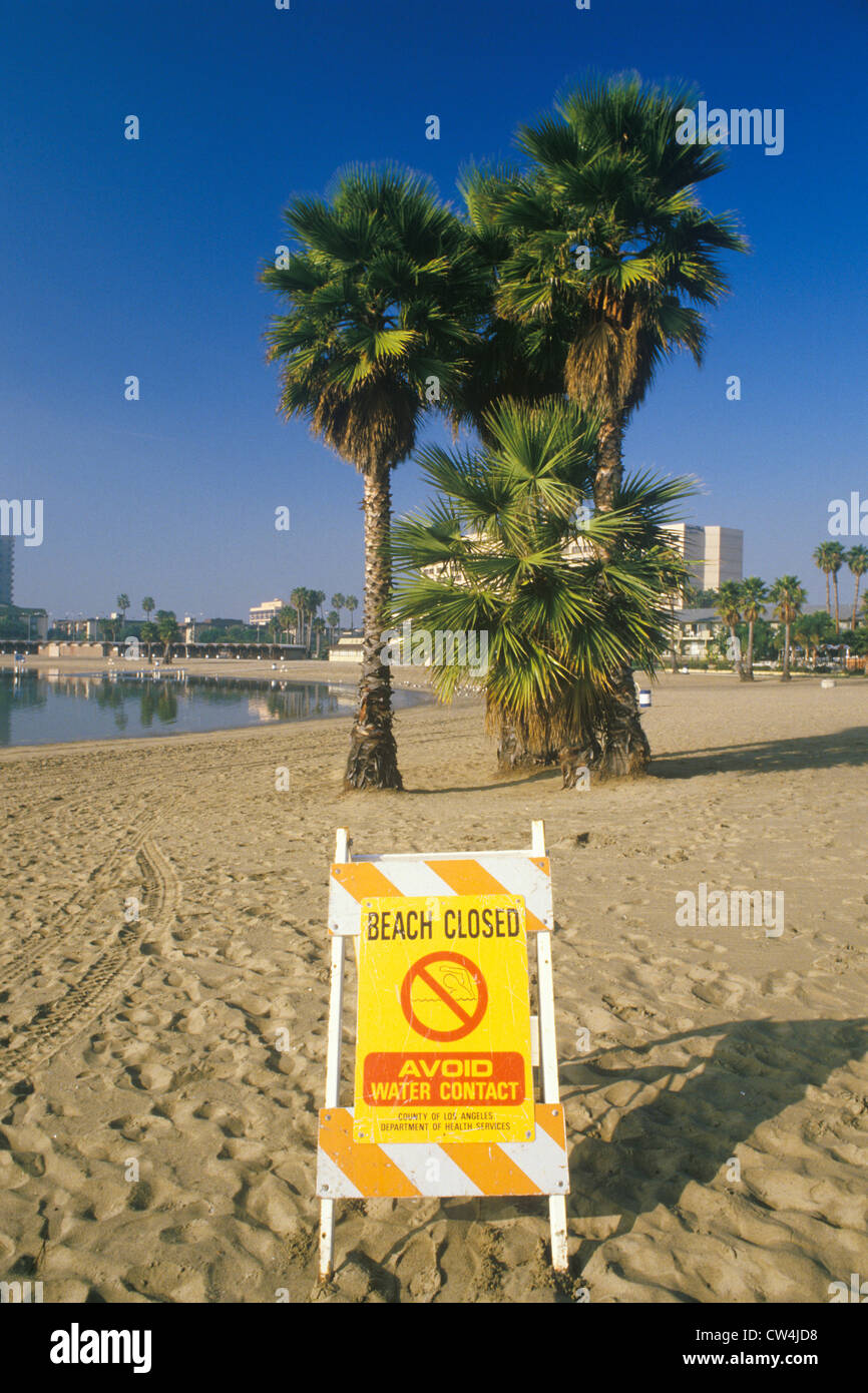 A beach closed warning sign Stock Photo - Alamy