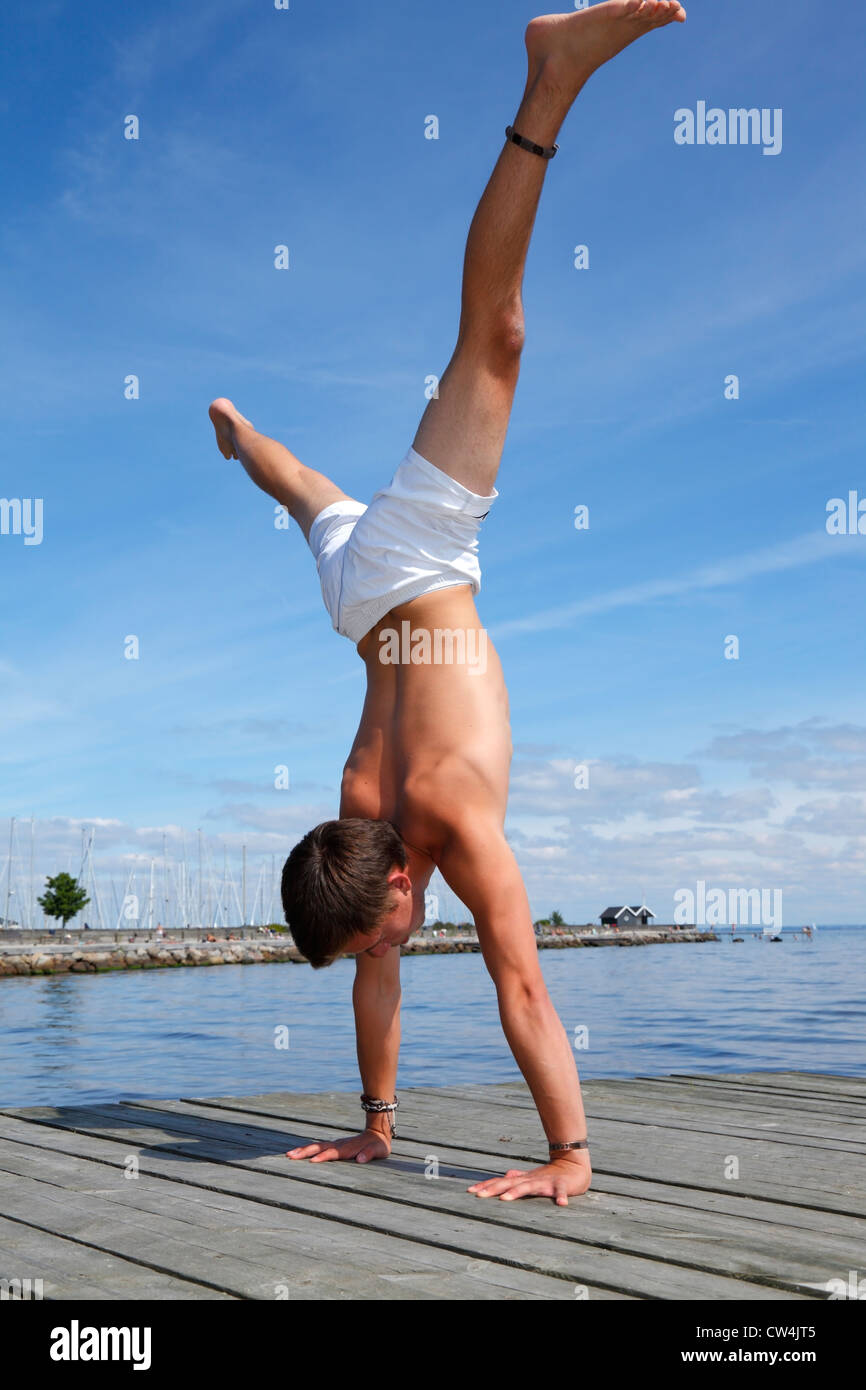 Teen gymnasts hi-res stock photography and images - Alamy