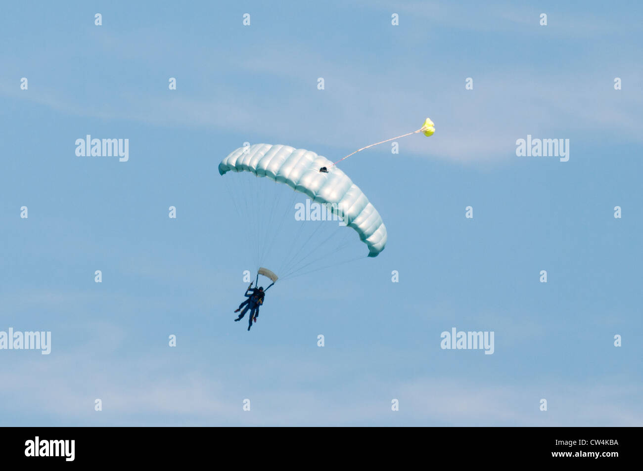 Parachute tandem jump hi-res stock photography and images - Alamy