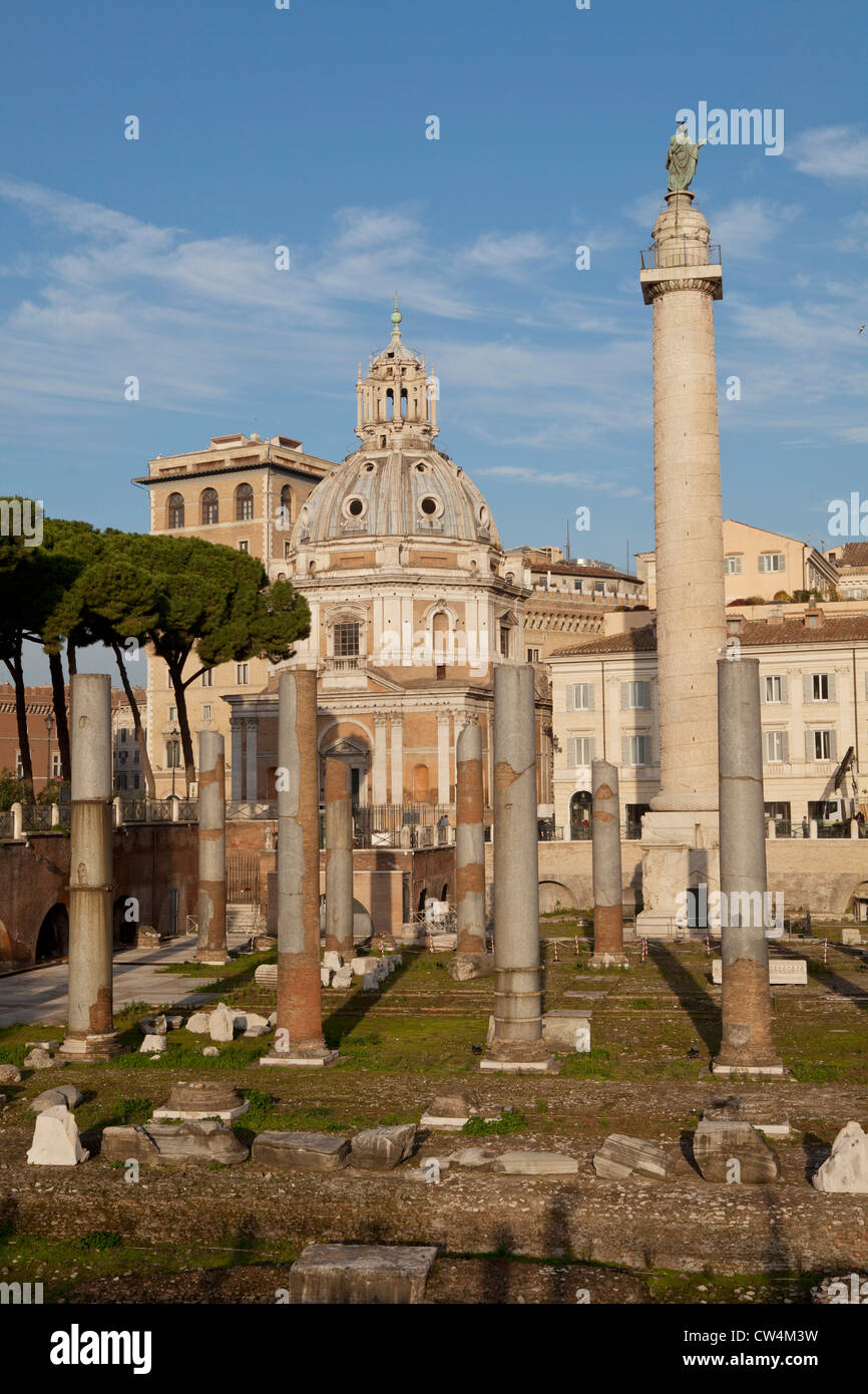 Roman ruins rome hi-res stock photography and images - Alamy