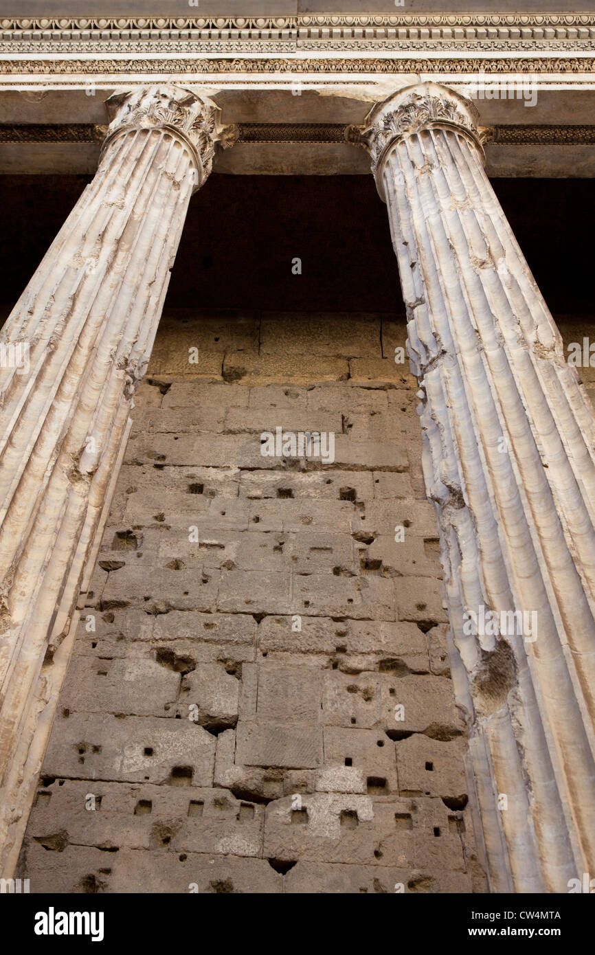 Old pillars hi-res stock photography and images - Alamy
