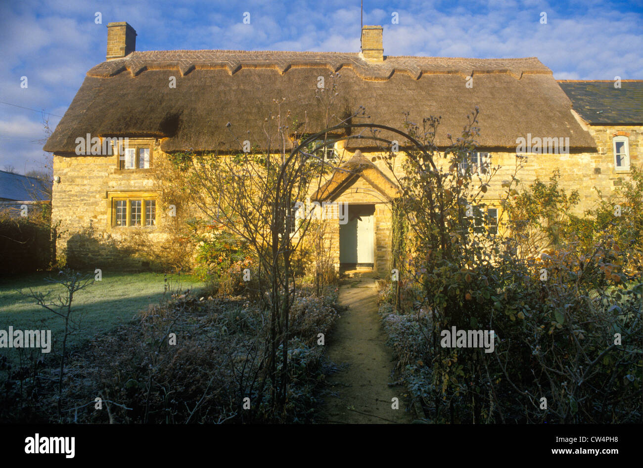 House in the English Countryside Stock Photo - Alamy