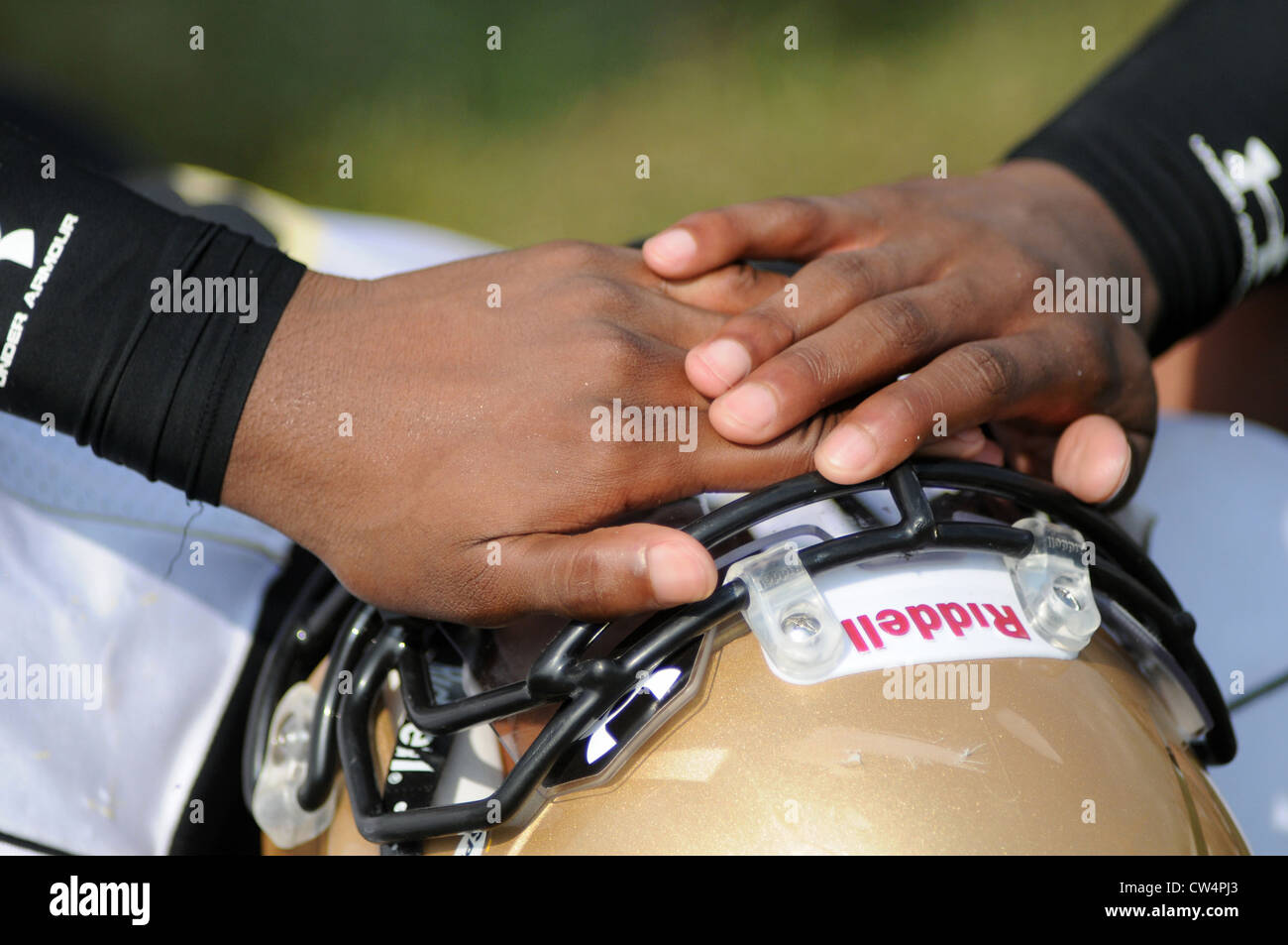 Injured football player hi-res stock photography and images - Alamy