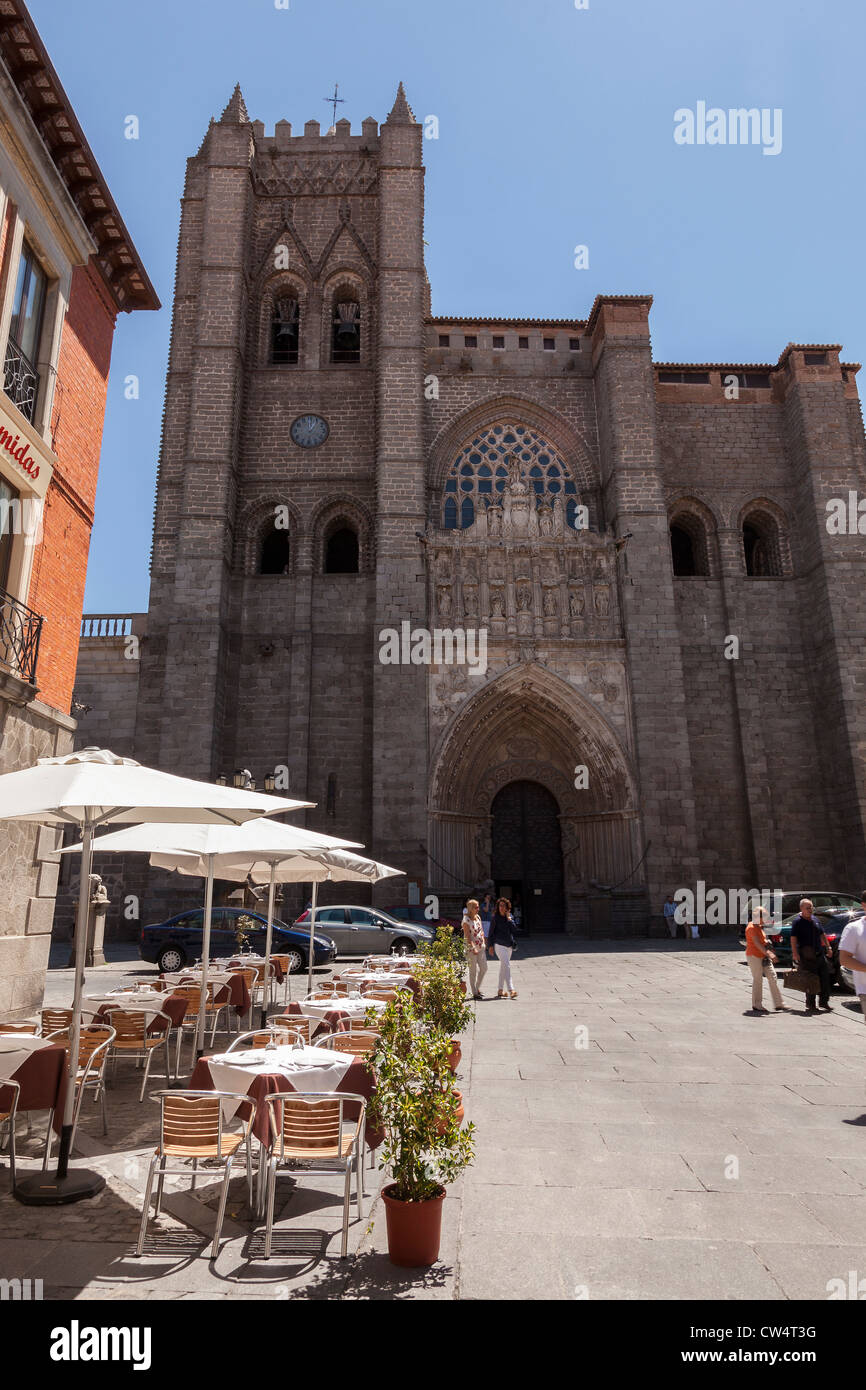 Cafe / restaurant in front of the Cathedral of Avila, Castile and León ...
