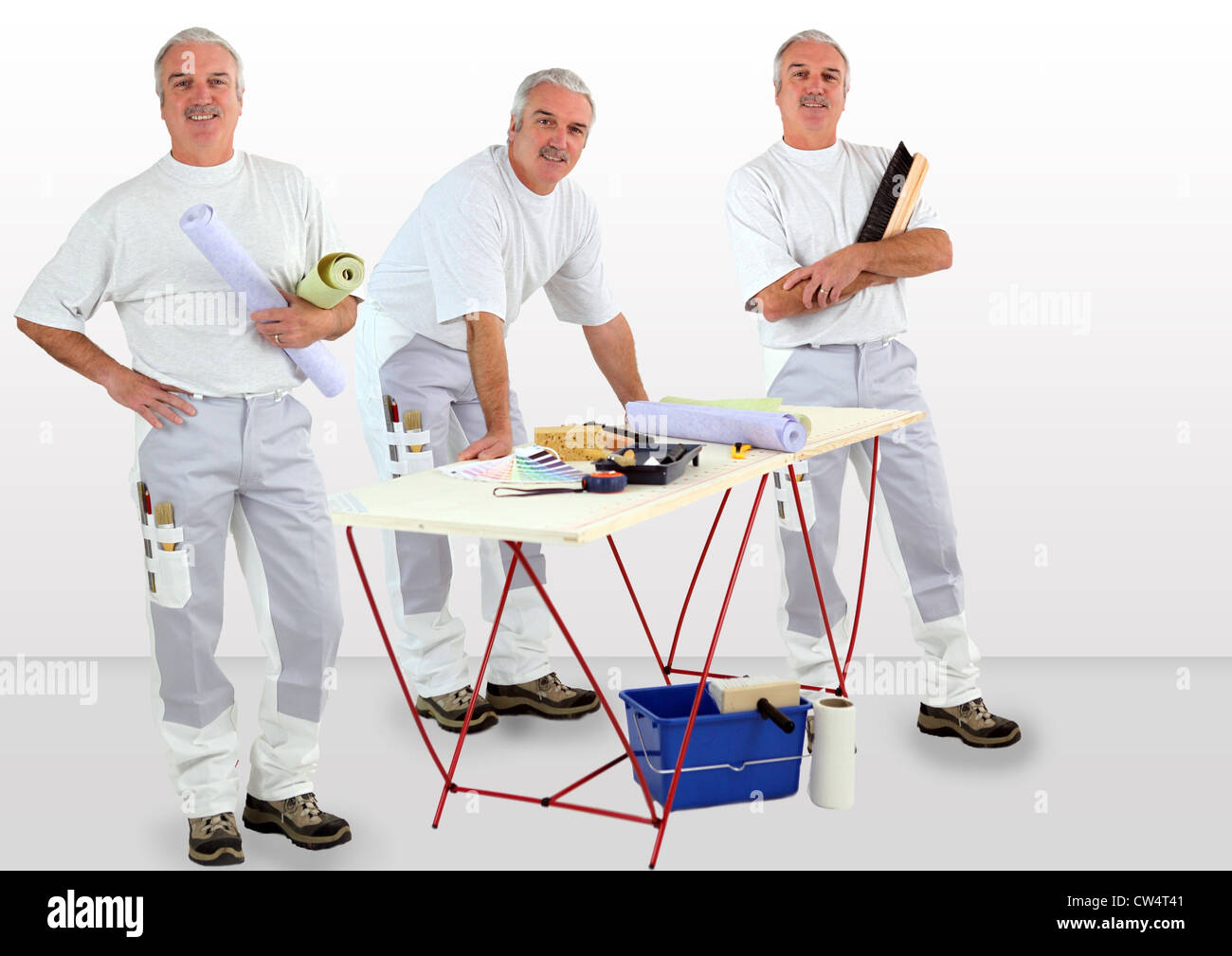 Decorator preparing to wallpaper a room Stock Photo - Alamy