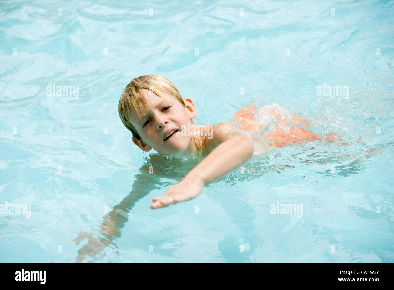Swimming in swimming pool hi-res stock photography and images - Alamy