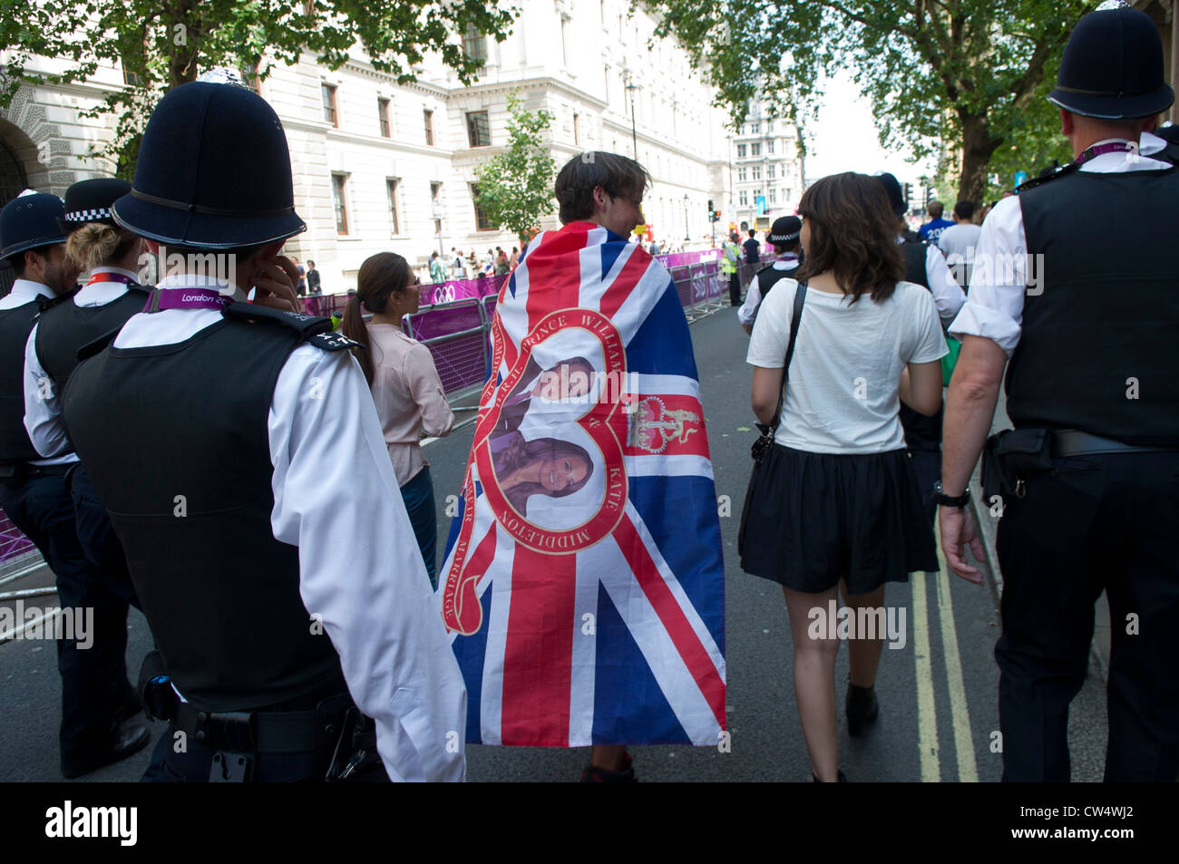 Metropolitan police territorial support group hi-res stock photography ...