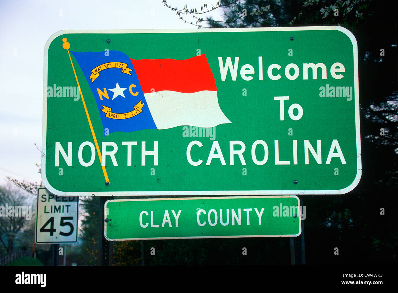 Welcome north carolina road sign hi-res stock photography and images ...