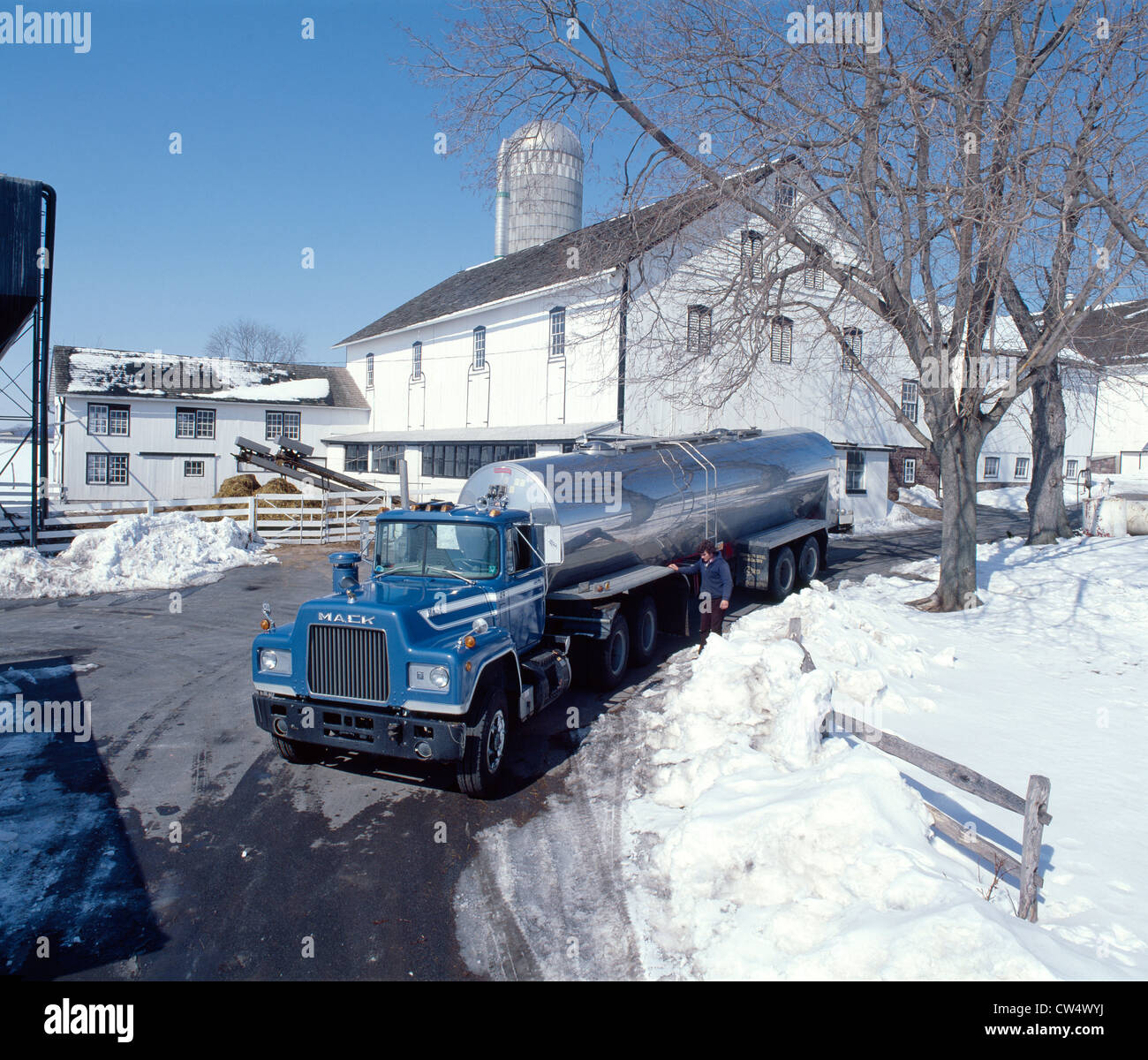 BULK MILK PICK-UP / PENNSYLVANIA Stock Photo - Alamy