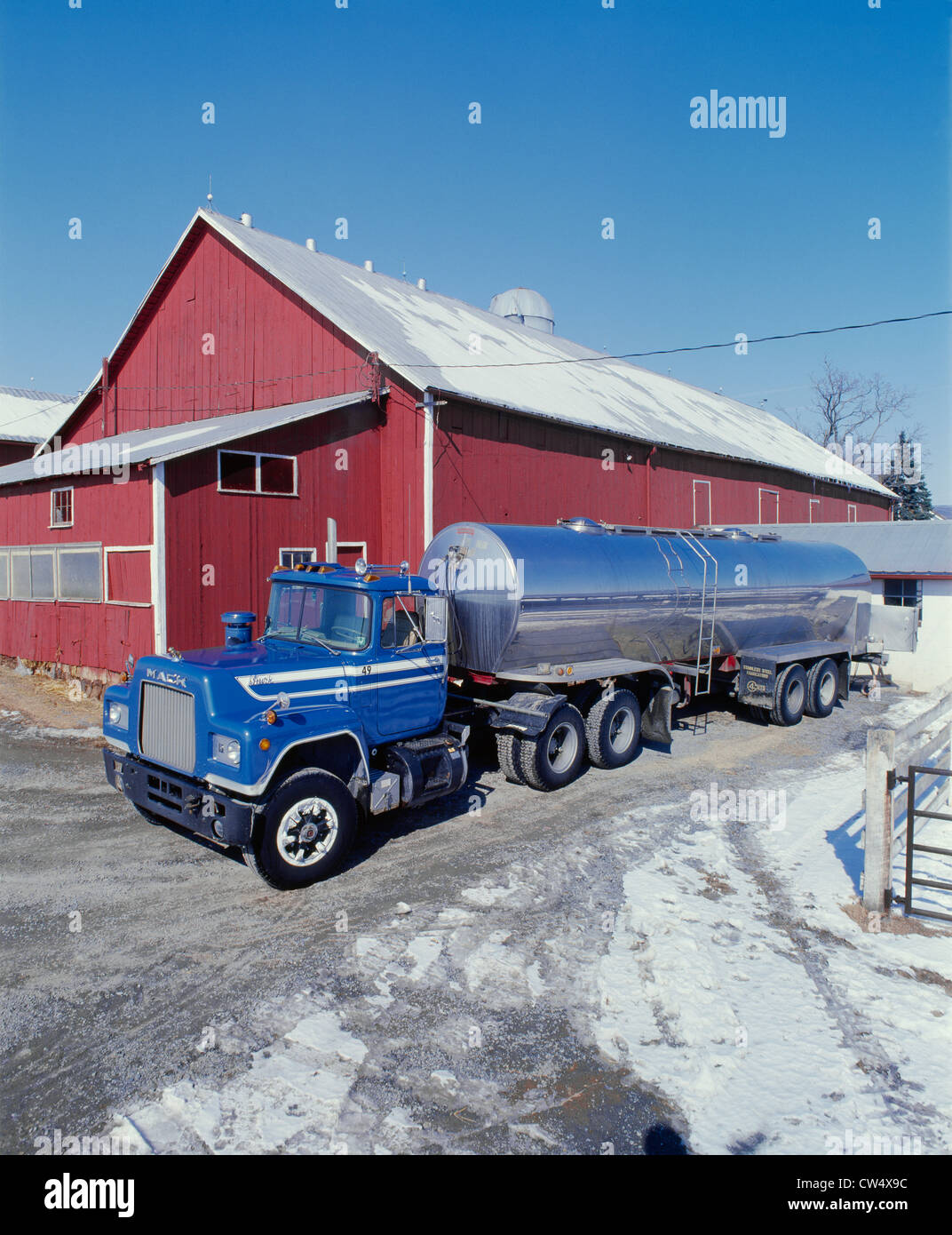 BULK MILK PICK-UP / PENNSYLVANIA Stock Photo - Alamy