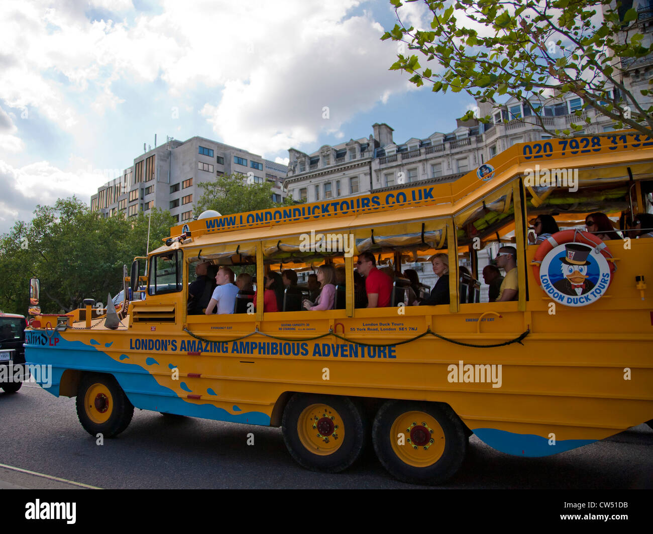 London duck bus hi-res stock photography and images - Alamy