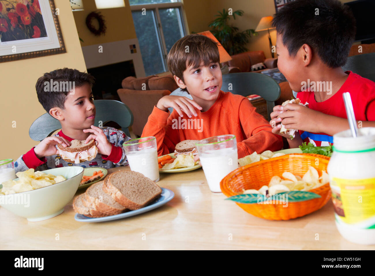 Boys eating lunch together Stock Photo - Alamy