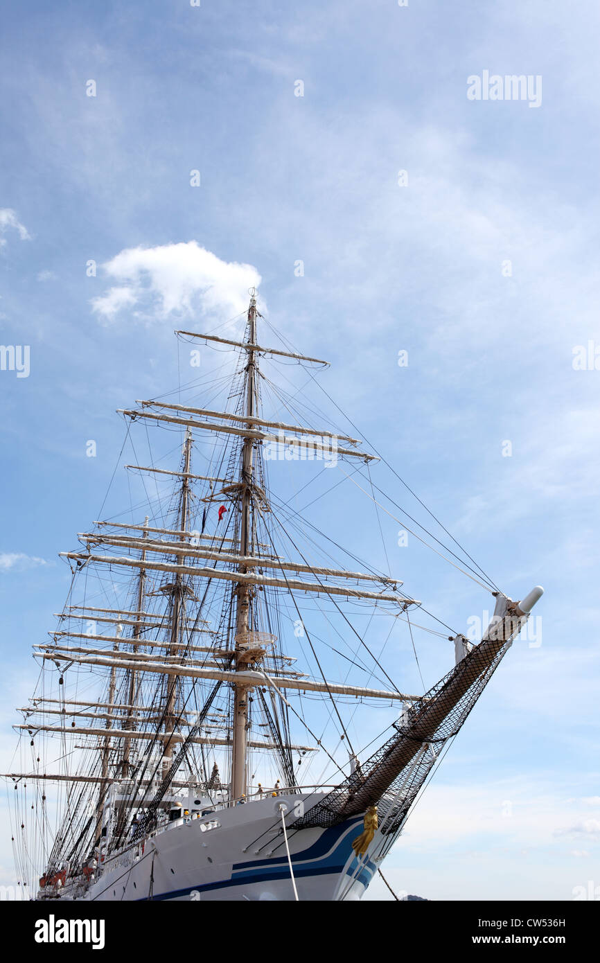 Old sailing ship mast sail hi-res stock photography and images - Alamy