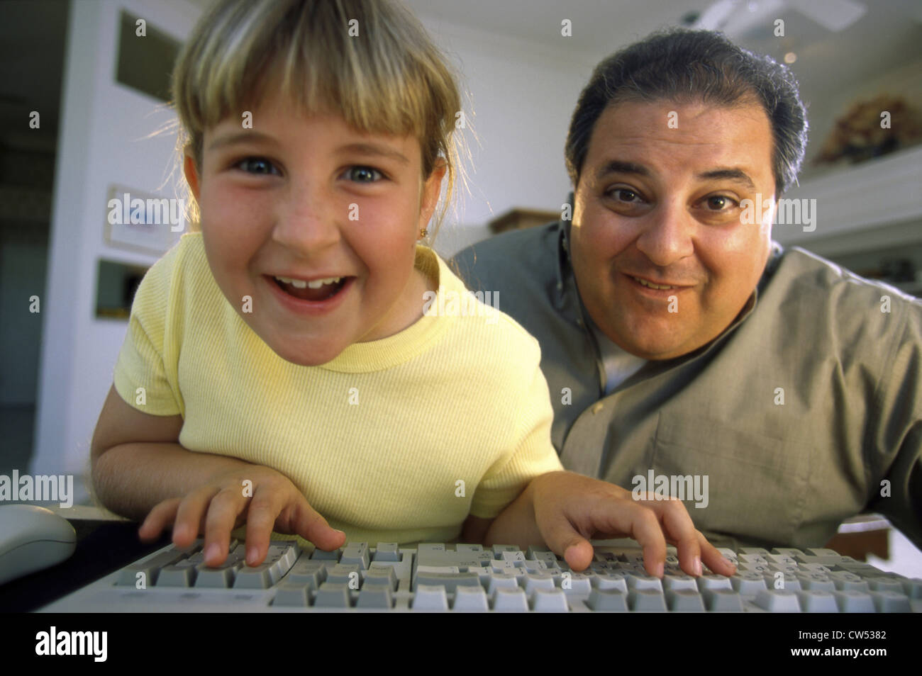 Portrait of a father and his daughter smiling Stock Photo - Alamy