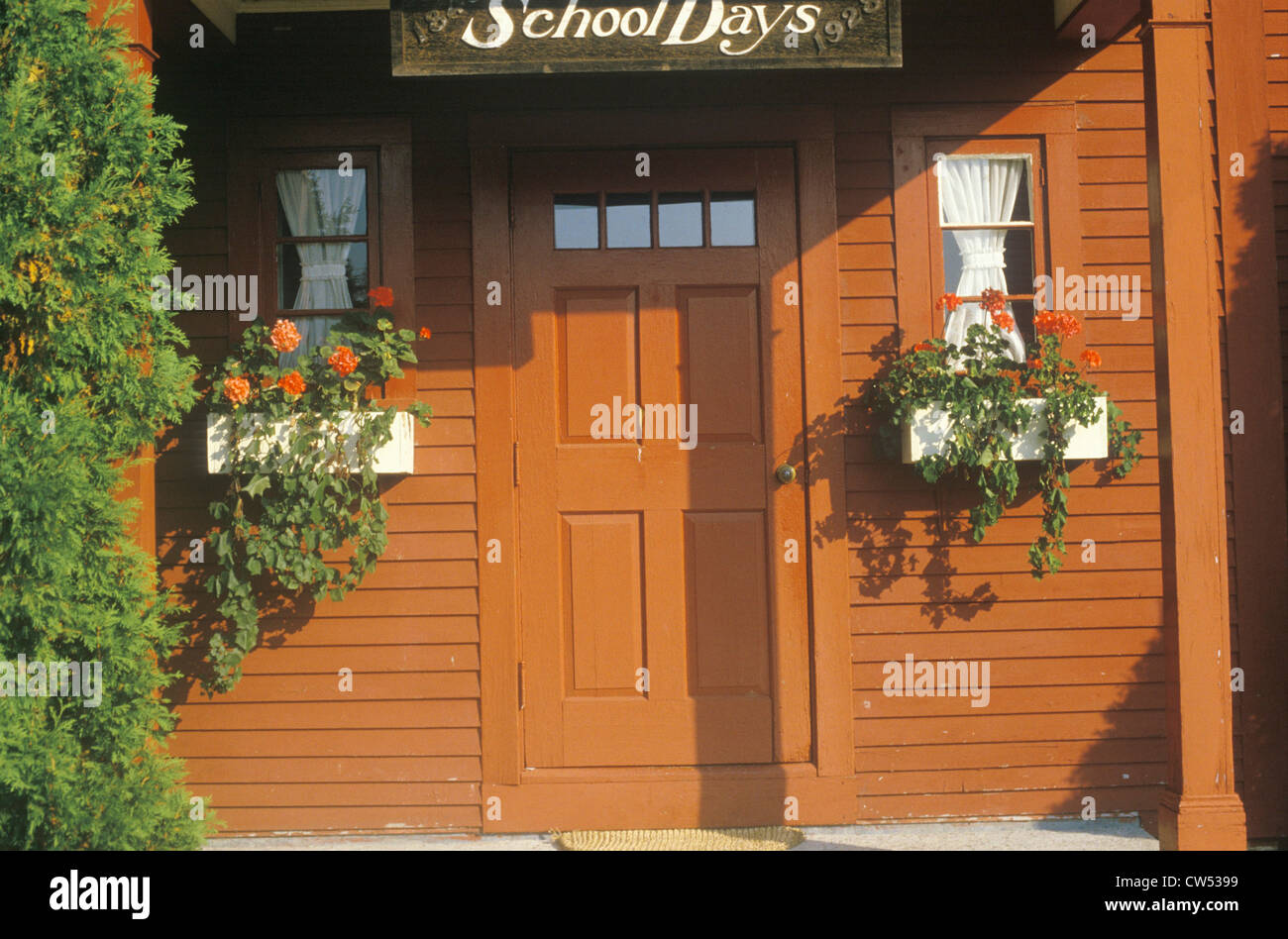 Little red schoolhouse hi-res stock photography and images - Alamy