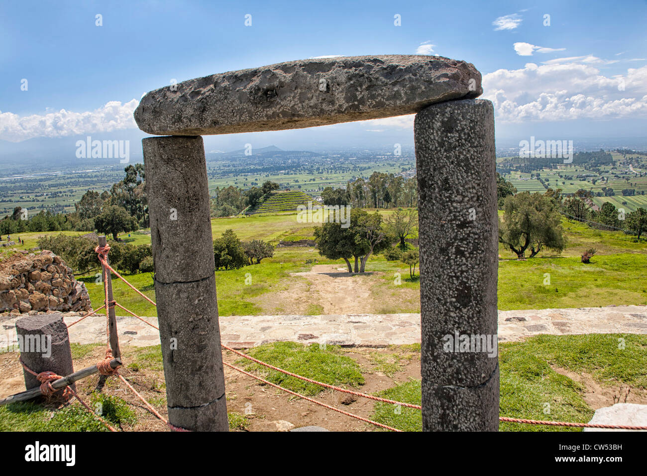 Olmec pyramid hi-res stock photography and images - Alamy