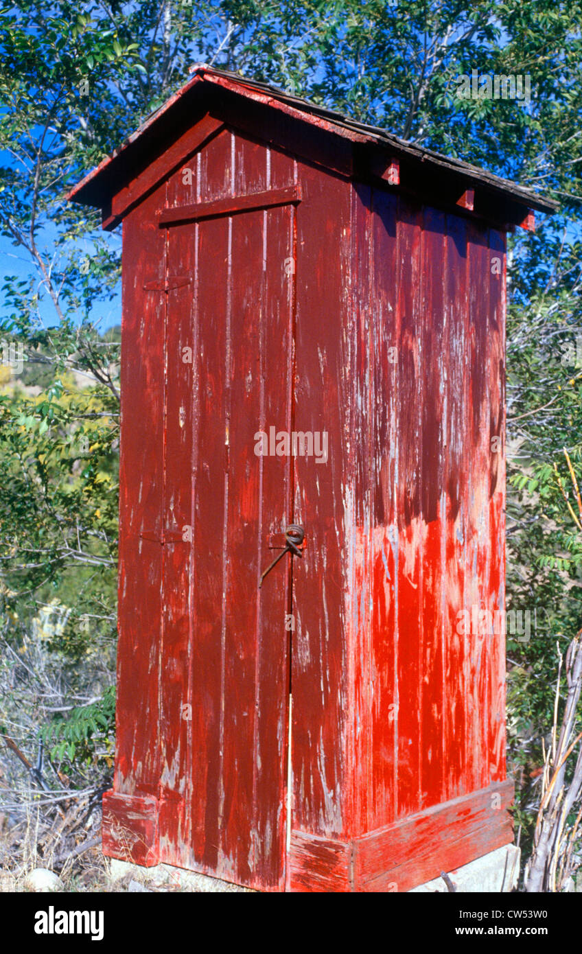 Outhouse painted red, Taos New Mexico Stock Photo - Alamy