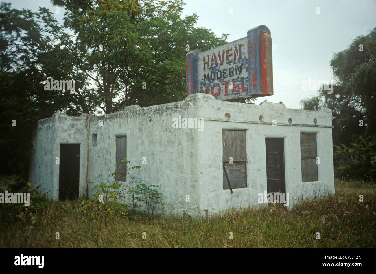Dilapidated motel sign hi-res stock photography and images - Alamy
