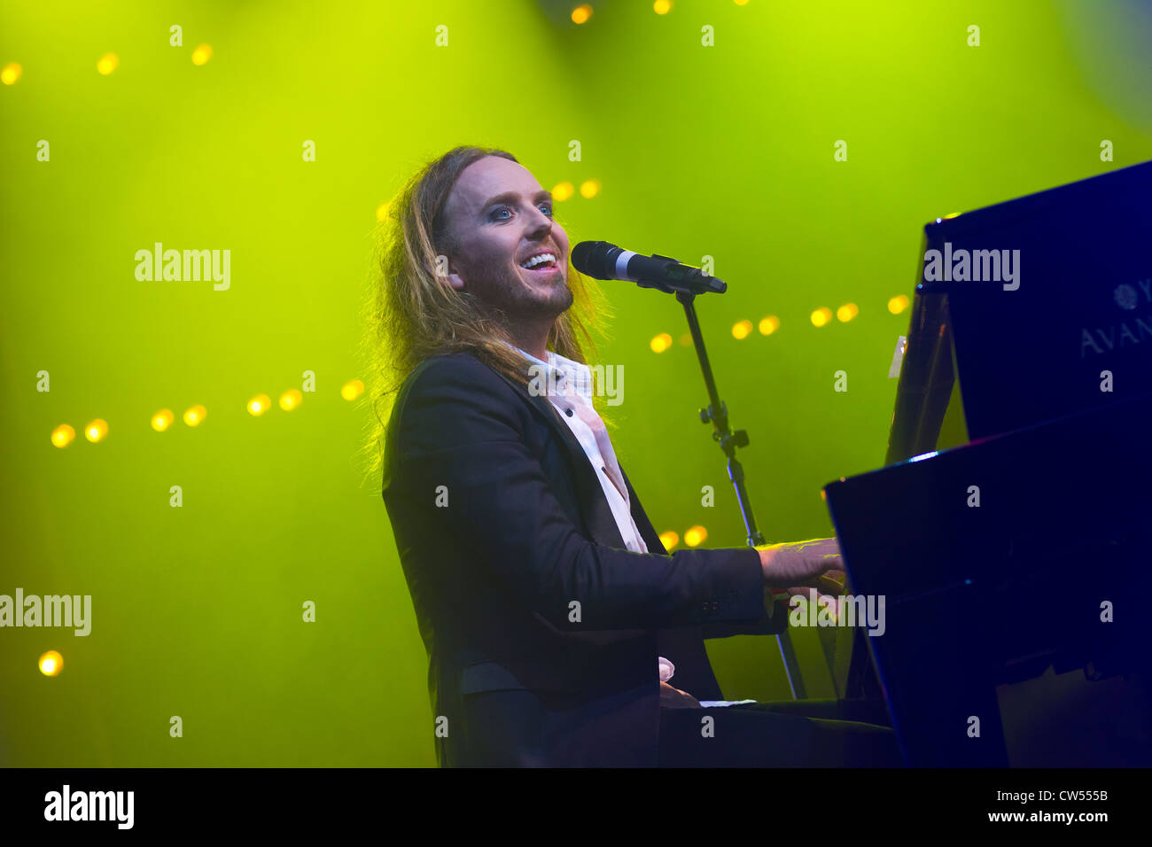 Musical Actor Singing High Resolution Stock Photography and Images - Alamy