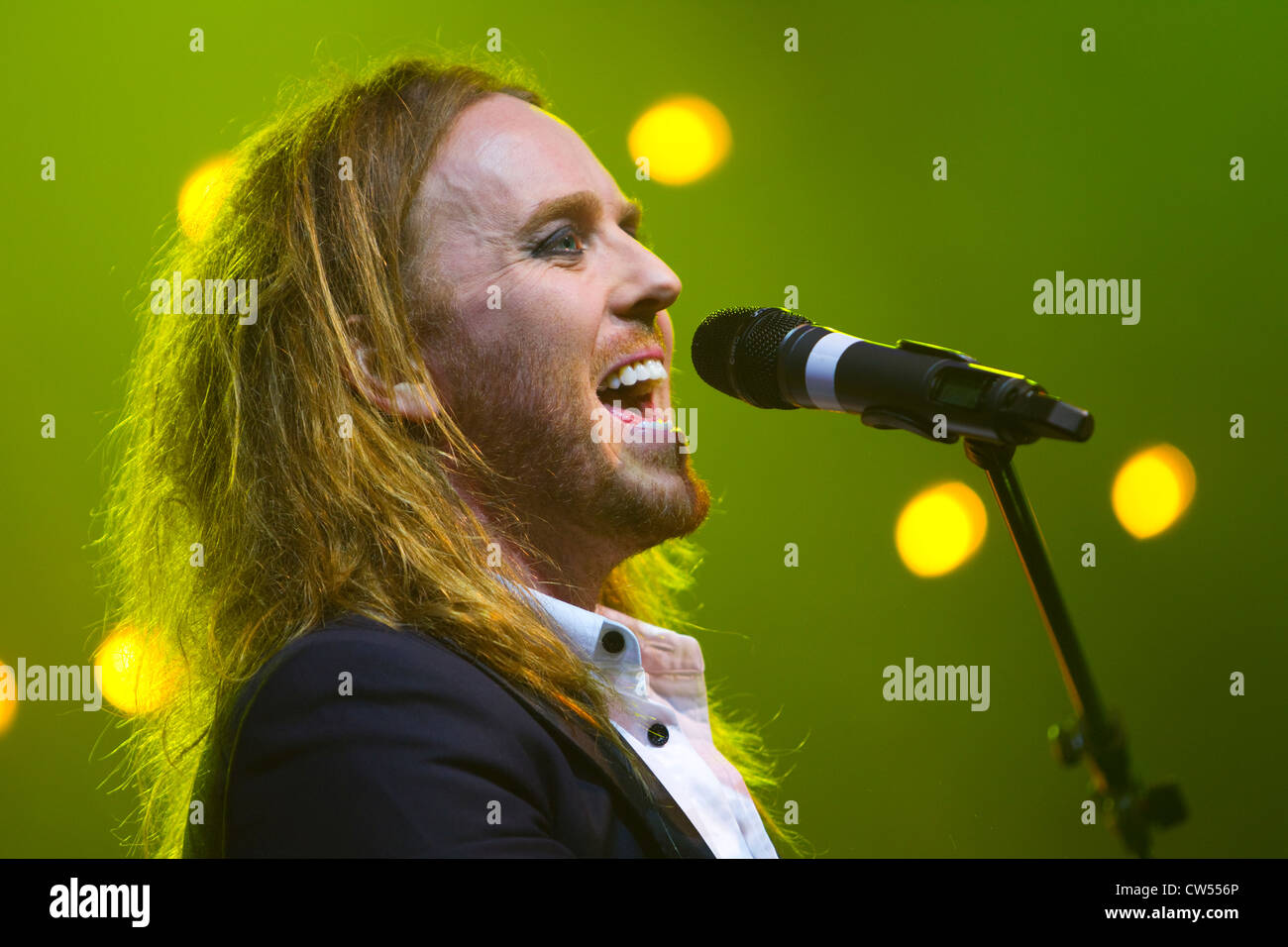 Musical Actor Singing High Resolution Stock Photography and Images - Alamy