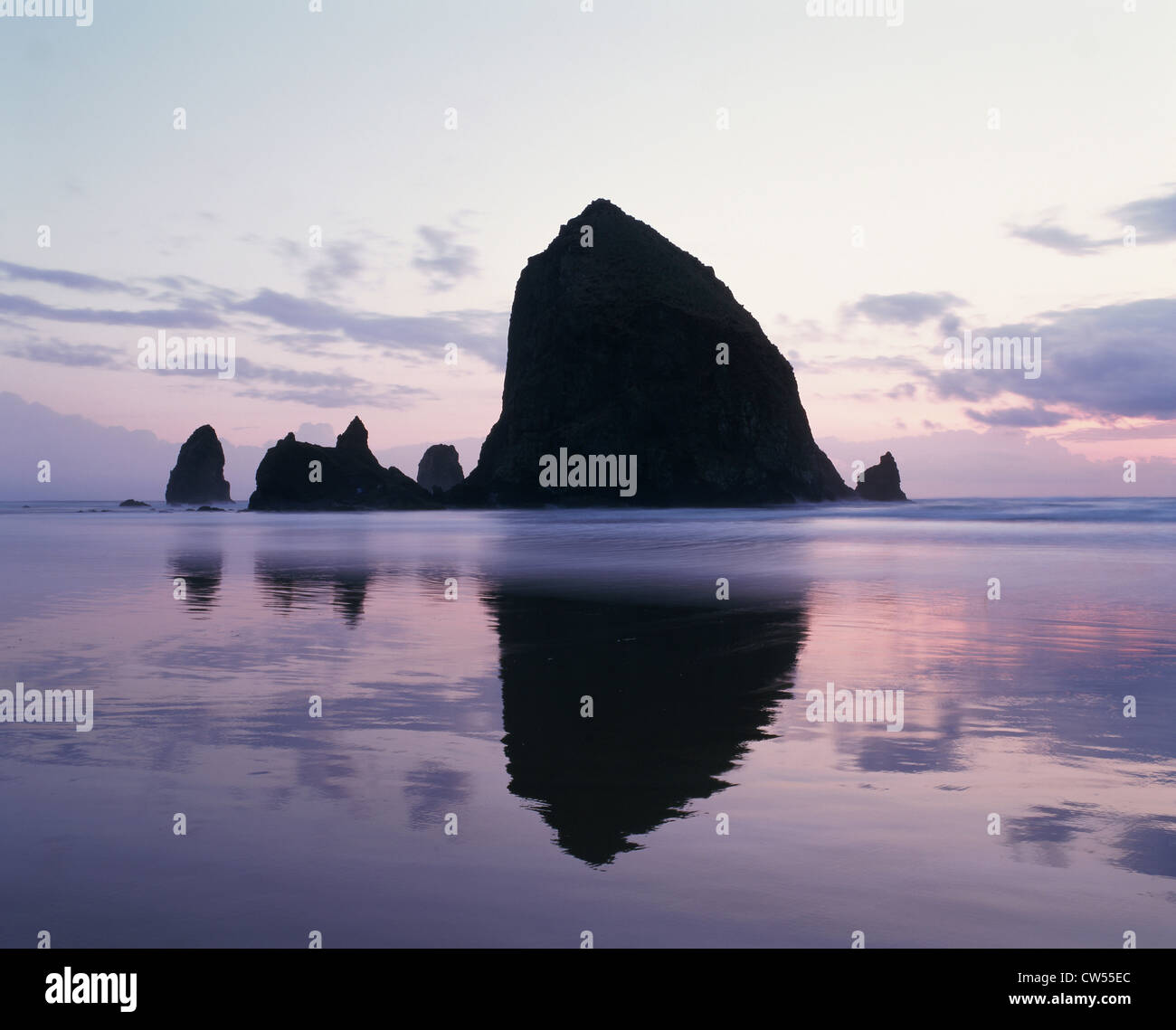 Haystack Rock at Cannon Beach, Oregon, USA Stock Photo - Alamy