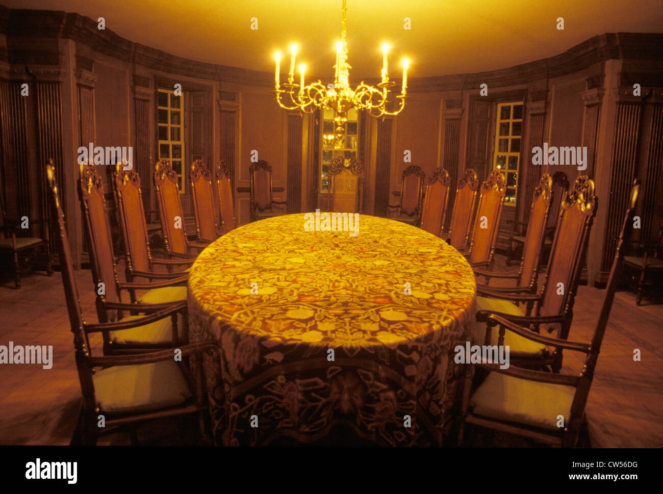 Interior of meeting place of founding fathers by candlelight ...