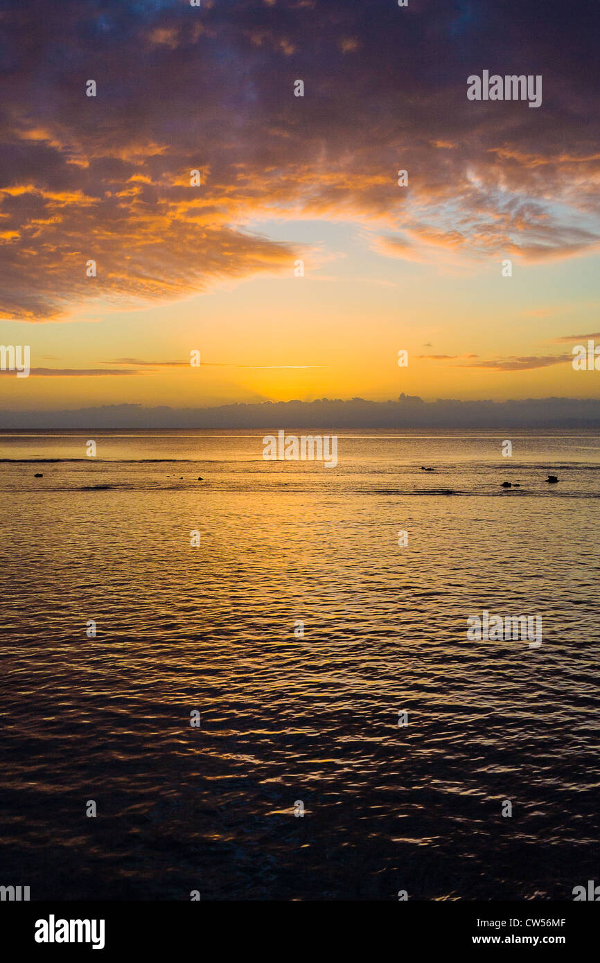 Colorful cloud sunset beach hi-res stock photography and images - Alamy