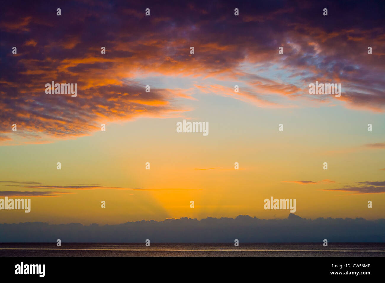 Colorful cloud sunset beach hi-res stock photography and images - Alamy