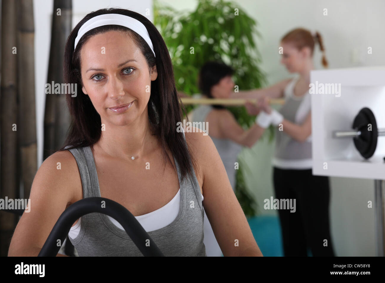 Woman working out at the gym Stock Photo - Alamy