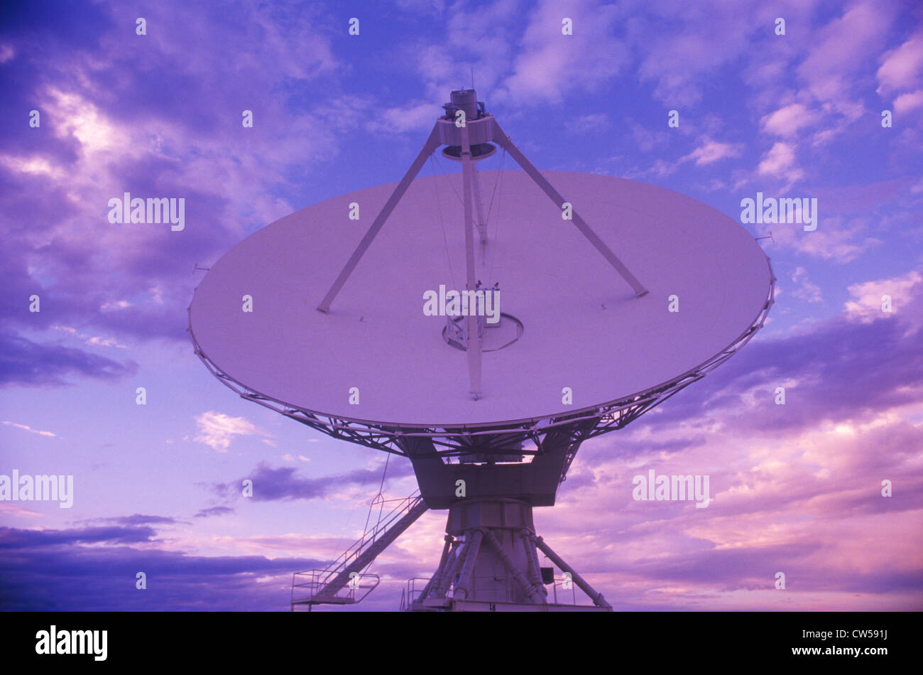 Radio telescope dishes at National Radio Astronomy Observatory in ...