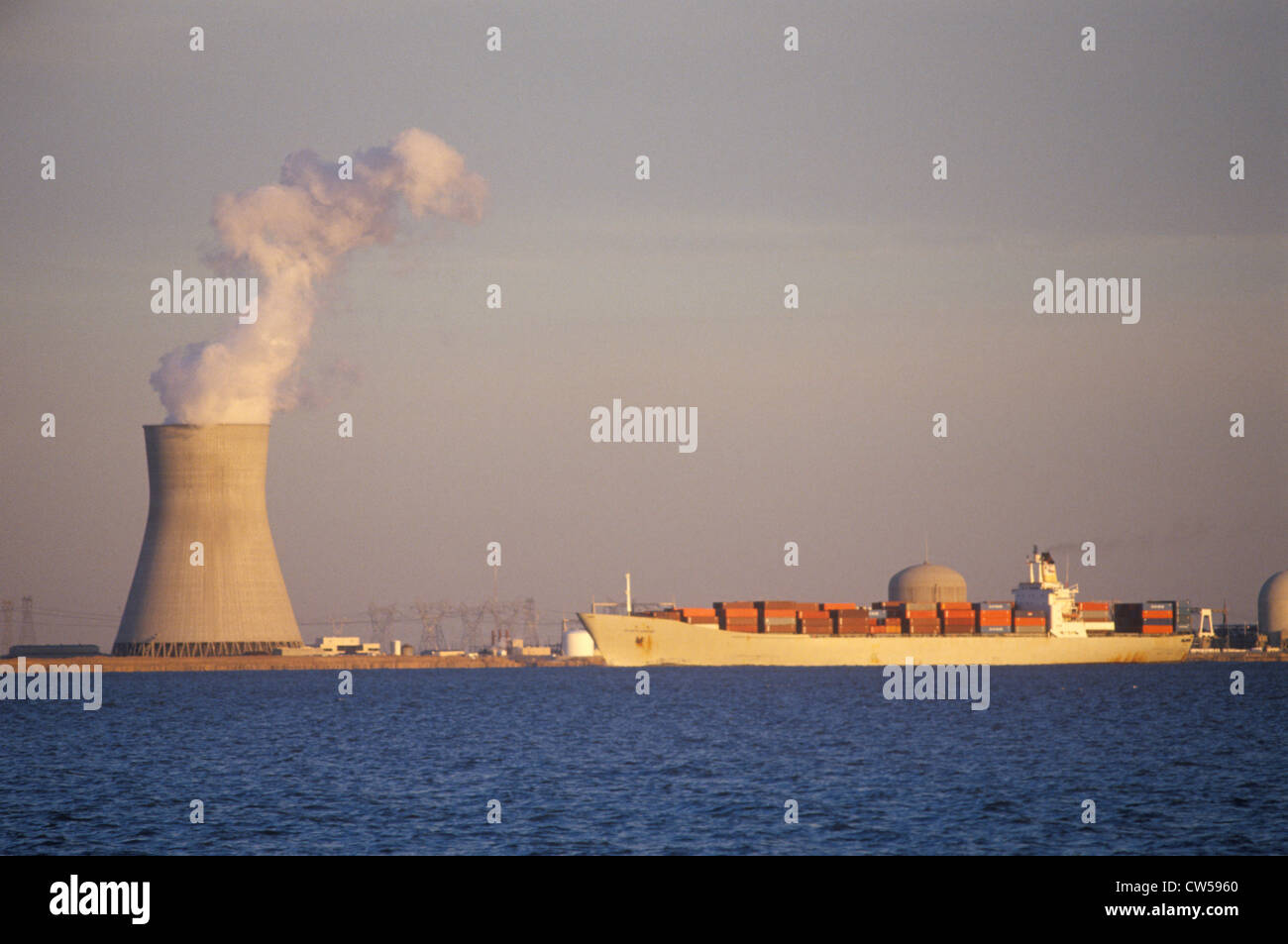 Salem Nuclear Power Plant at Delaware Bay, NJ Stock Photo - Alamy