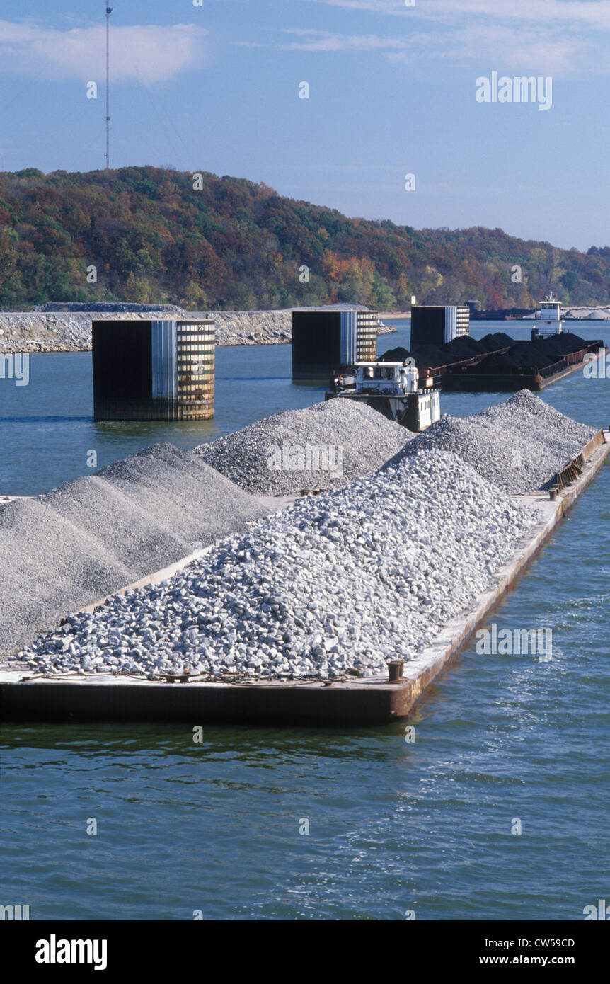 Barge on the Kentucky Dam canal lock on the Tennessee River, TN Stock ...
