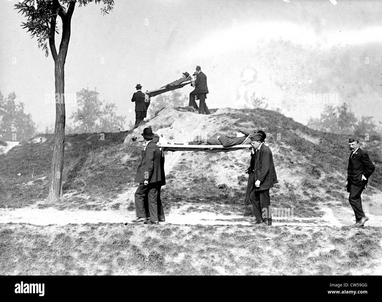 French first-aid workers, stretcher-bearer drills Stock Photo - Alamy