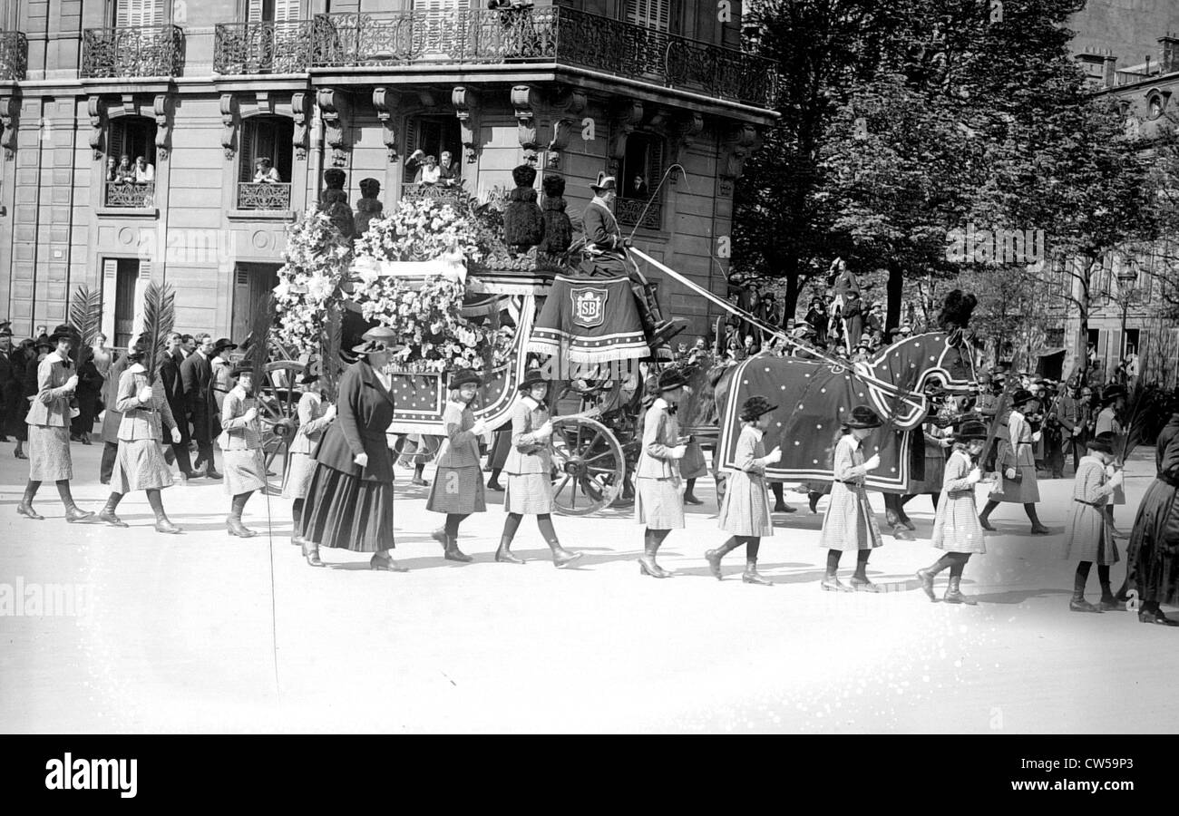 Funeral of Sarah Bernhardt, the hearse Stock Photo - Alamy