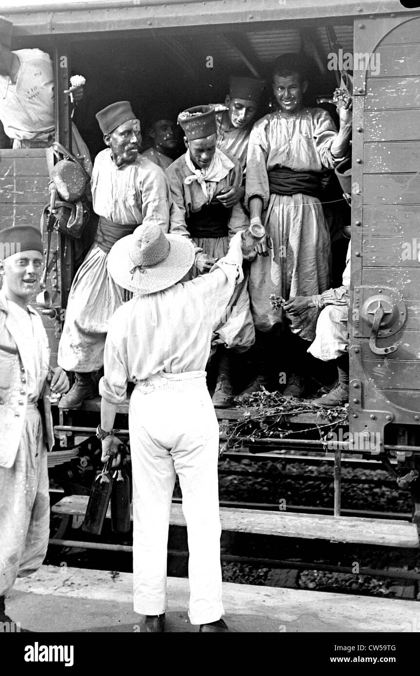 Passage of a train of colonial infantrymen on its way to the front ...