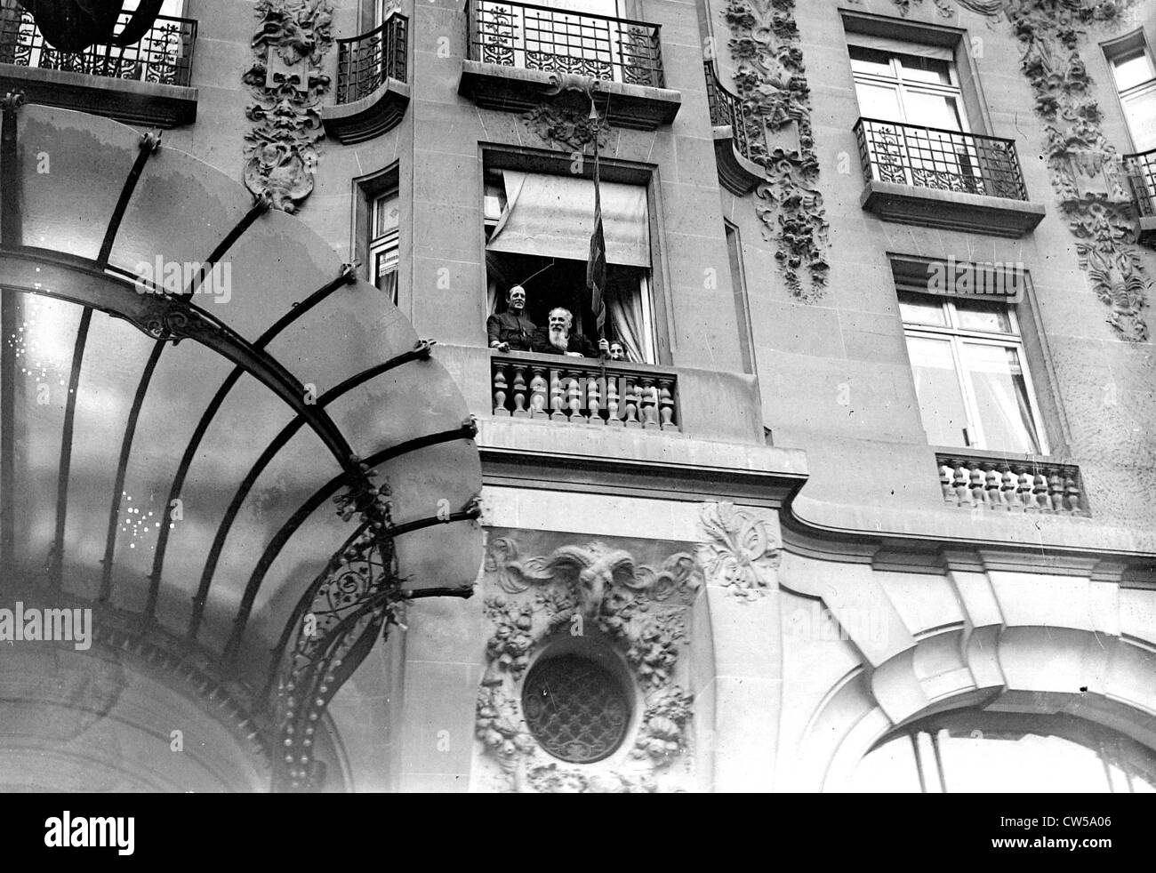 Paris , General Ricciotti Garibaldi and his son Peppino at the window ...