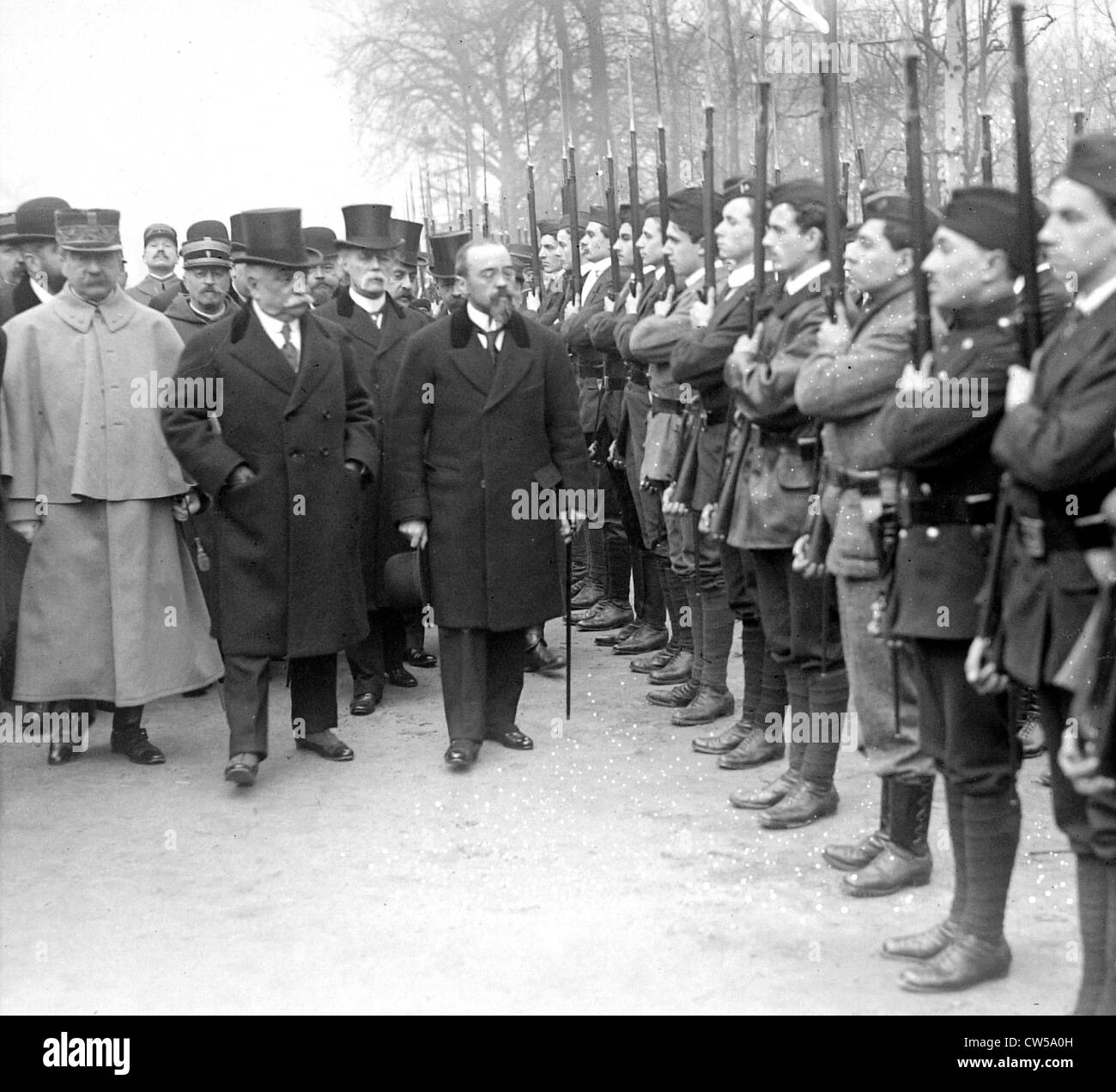 Paris, review of the lycée pupils of the classes of 1916-1917 by Messrs ...