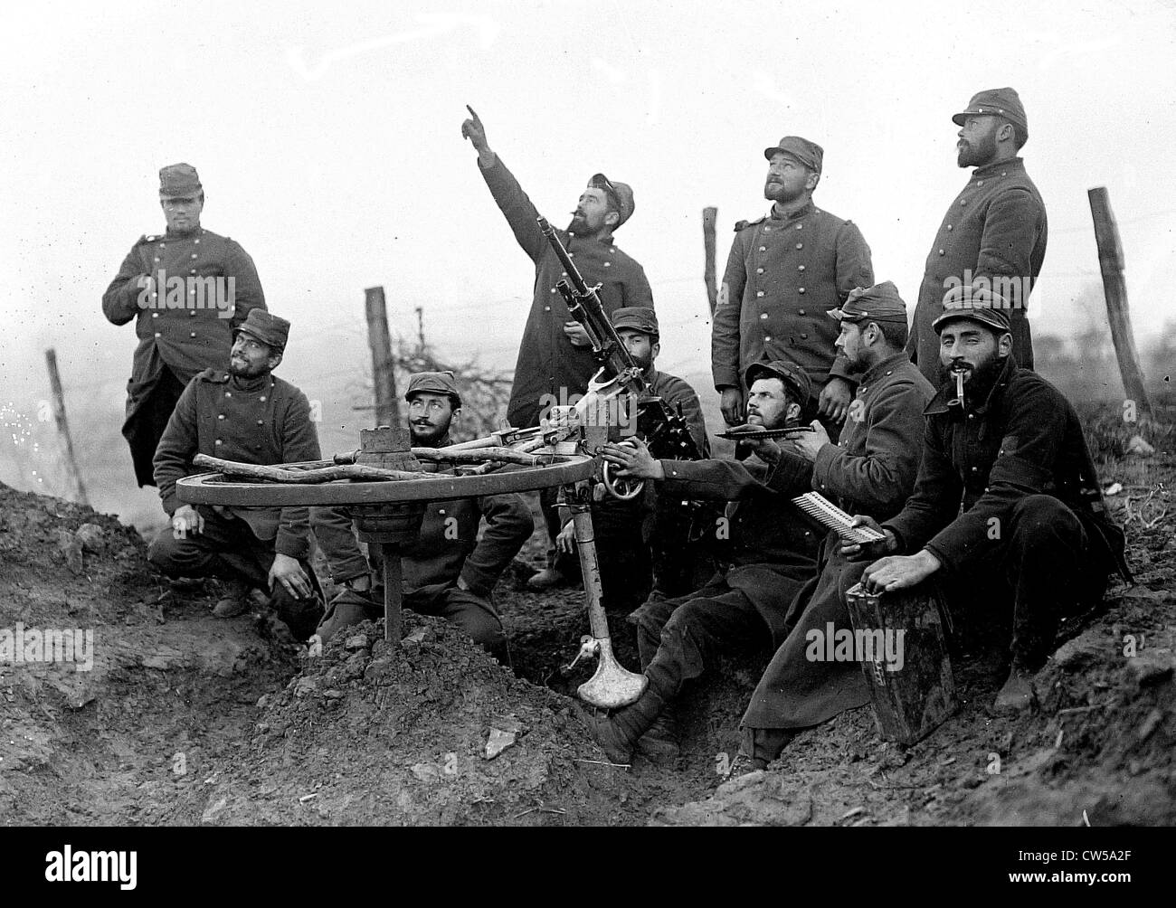 A visit to the front, machine gun in position to shoot at an airplane ...