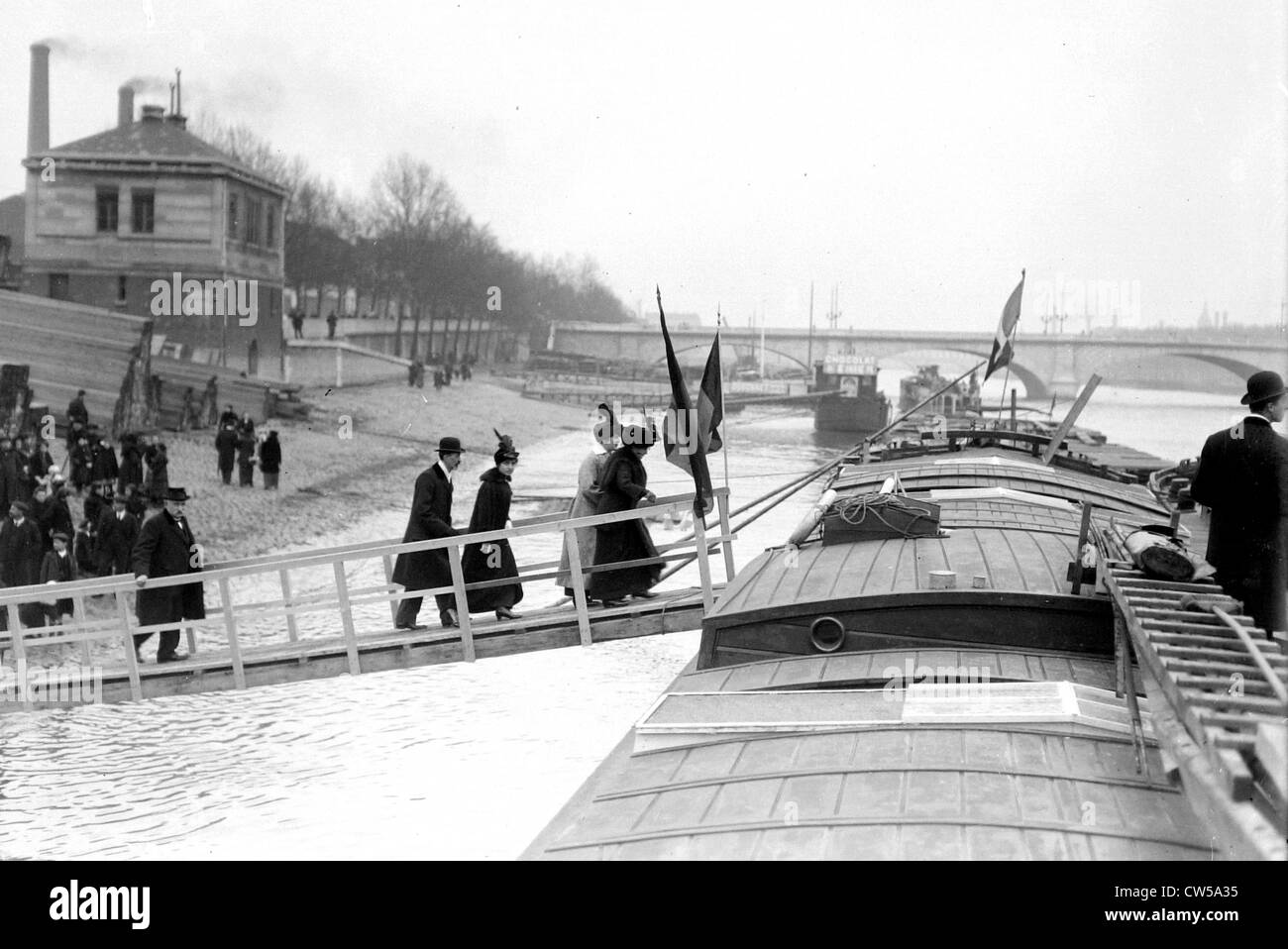 Refugee barge hi-res stock photography and images - Alamy