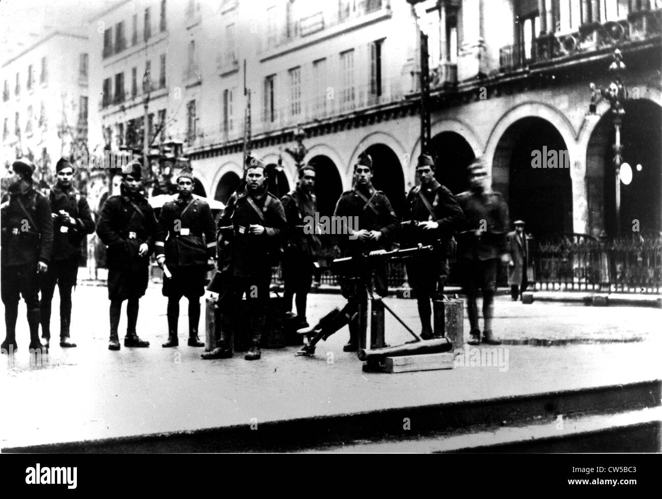 Spanish Civil War, Machine gun in a Sarragossa street Stock Photo - Alamy