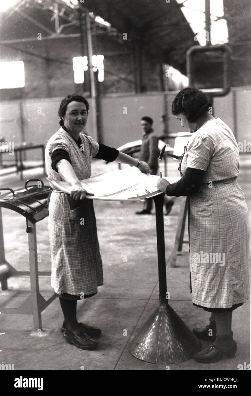 Women factory world war ii hi-res stock photography and images - Alamy