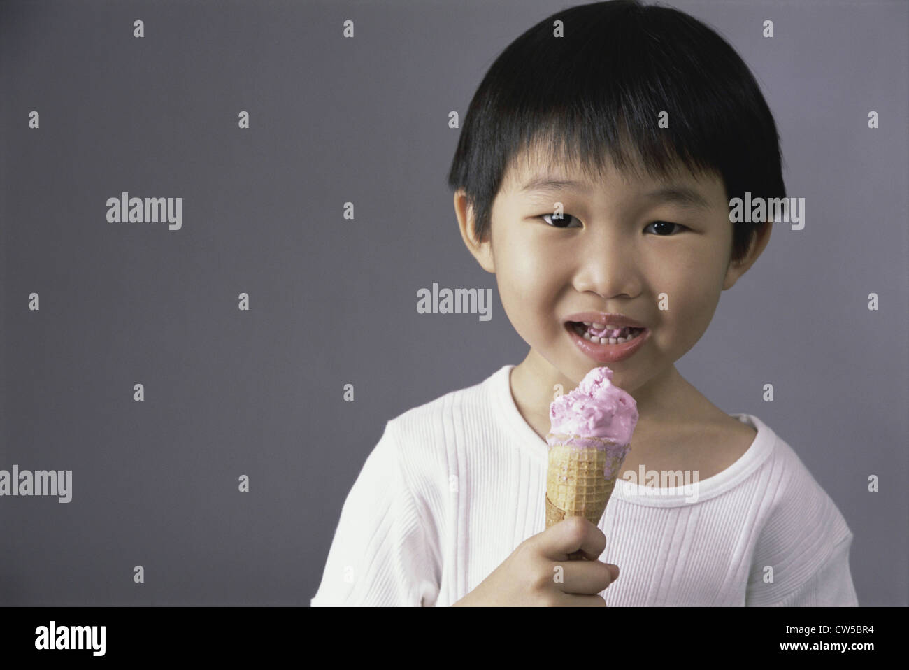Black boy portrait eating ice hi-res stock photography and images - Alamy