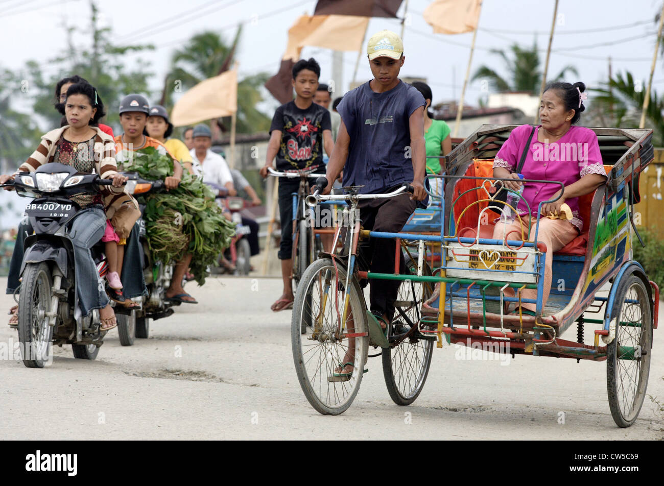 Busy road hi-res stock photography and images - Alamy