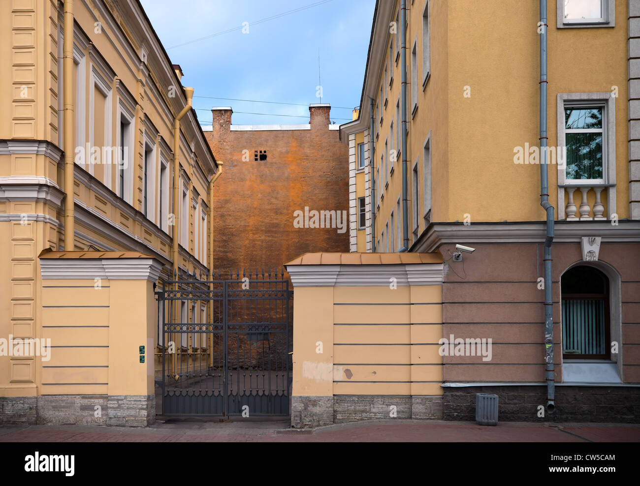 Ordinary closed square of living houses in old part of St.Petersburg ...