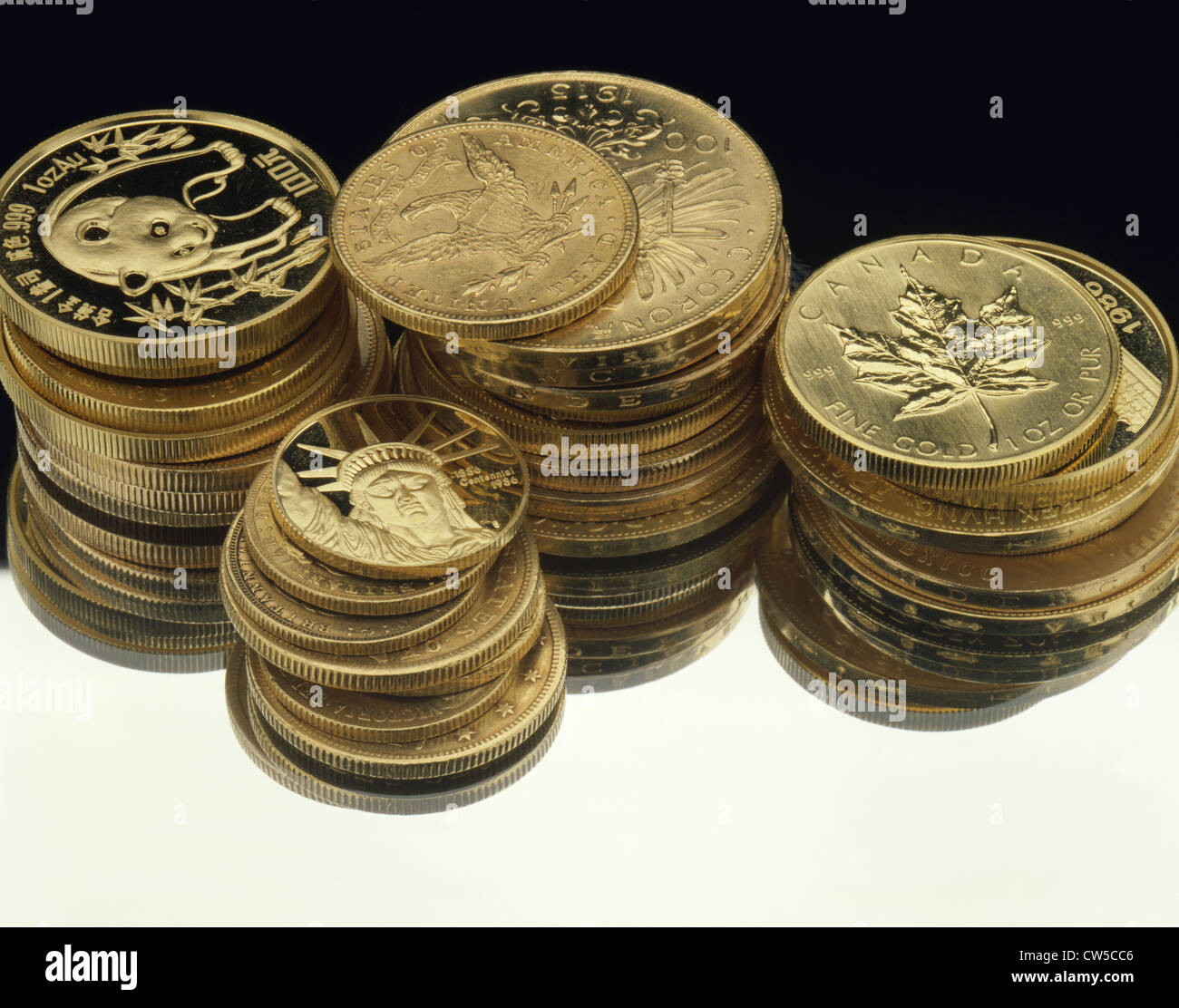 Close-up of gold coins Stock Photo - Alamy