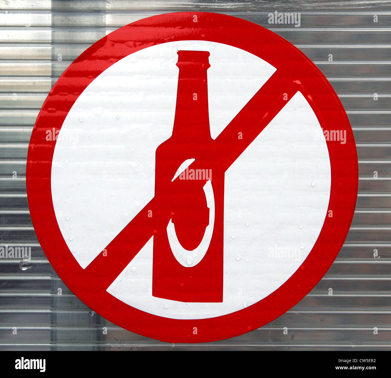 Moscow - prohibited sign beverages Stock Photo - Alamy