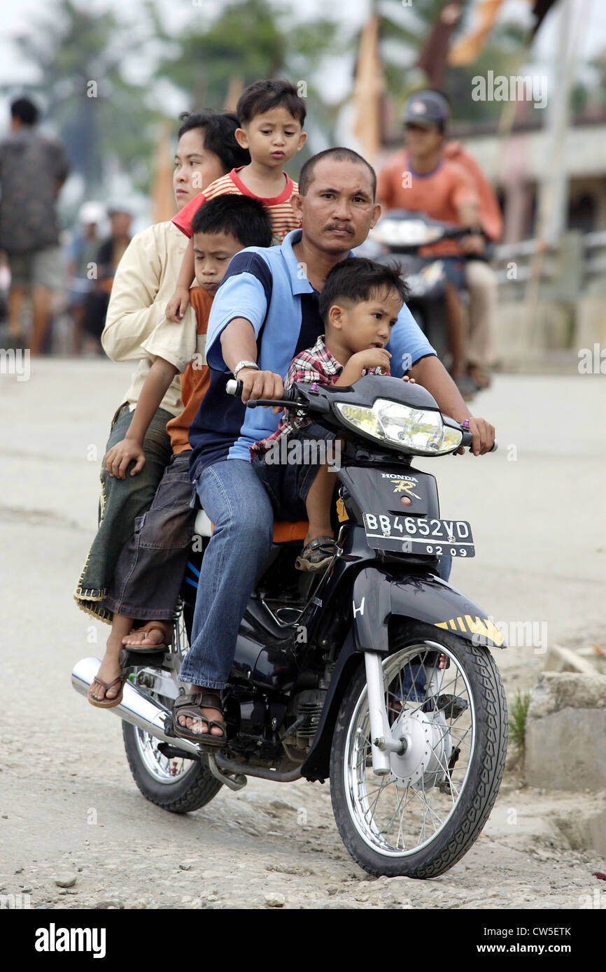 Busy road hi-res stock photography and images - Alamy
