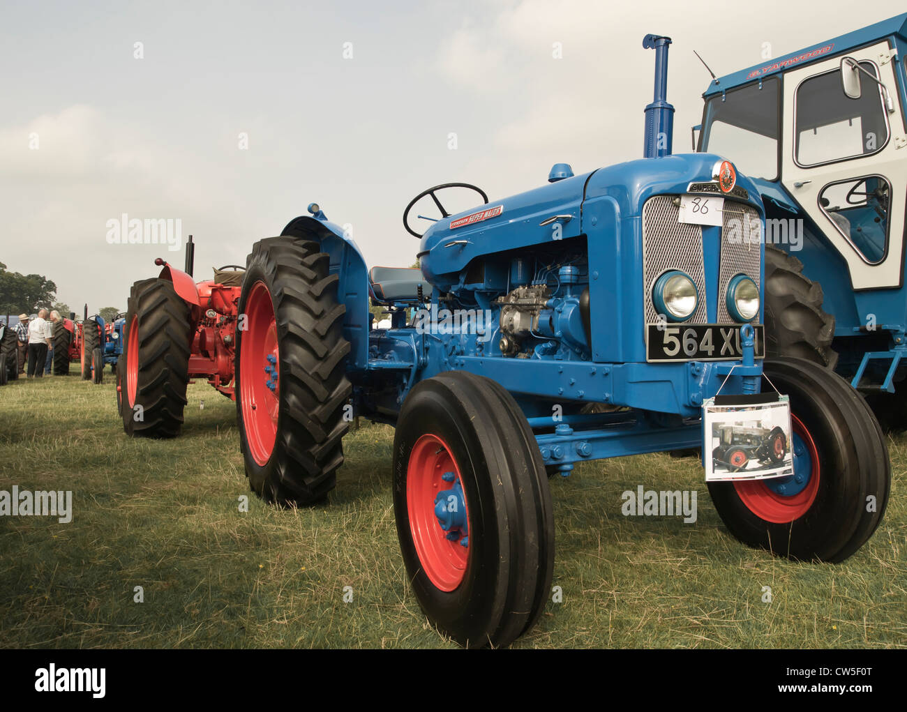vintage tractor show rally fordson major diesel tractor at the astle ...
