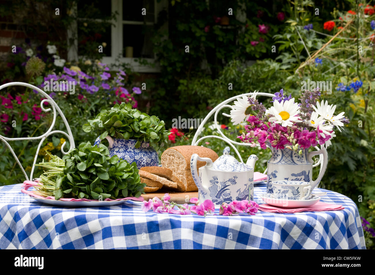 Hampshire: traditional English tea with watercress Stock Photo - Alamy