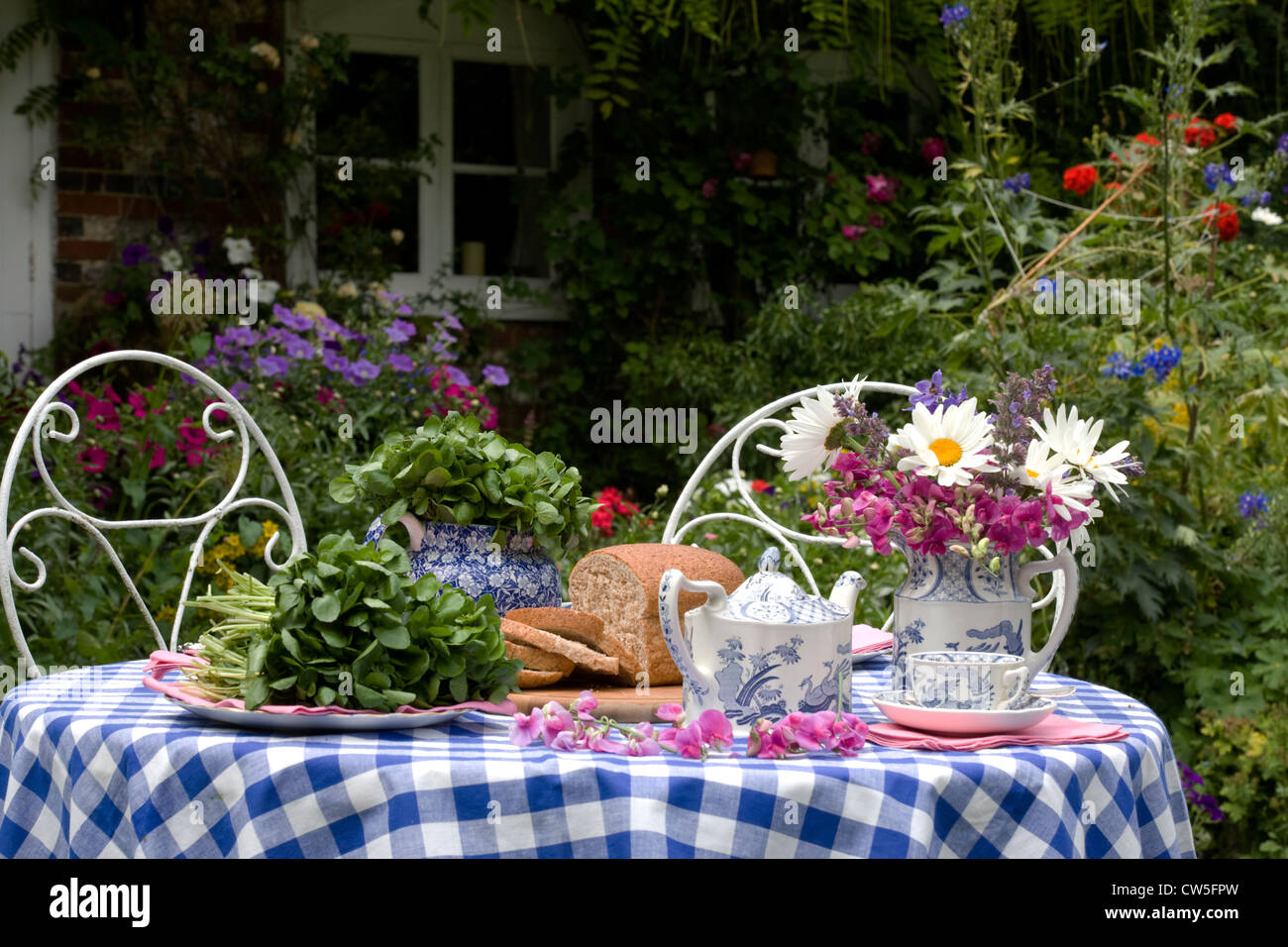 Hampshire: traditional English tea with watercress Stock Photo - Alamy